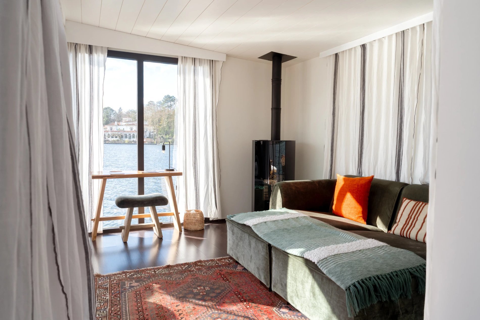 Lodges Flottants Sur Le Lac Brindos Lac Ch teau Anglet Lodges Flottants Sur Le Lac Brindos Lac Ch teau Anglet