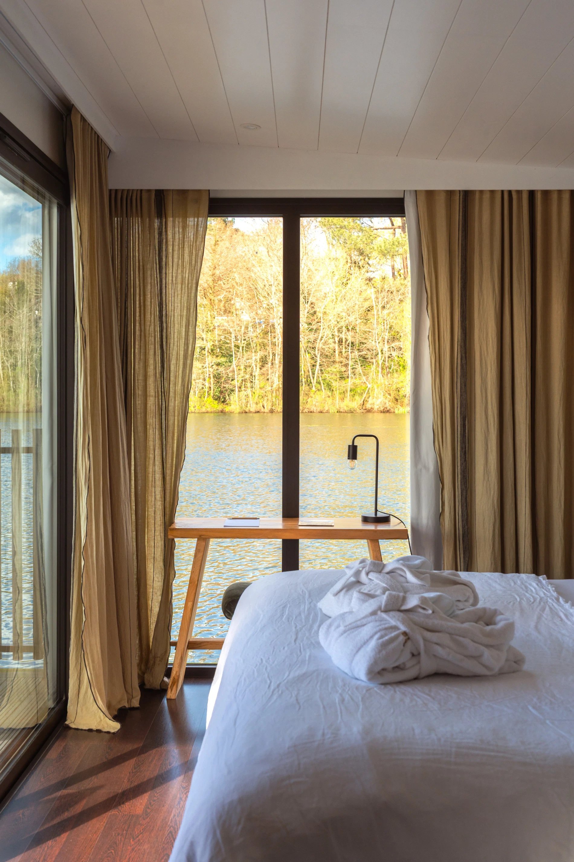 Lodges Flottants Sur Le Lac Brindos Lac Ch teau Anglet Lodges Flottants Sur Le Lac Brindos Lac Ch teau Anglet