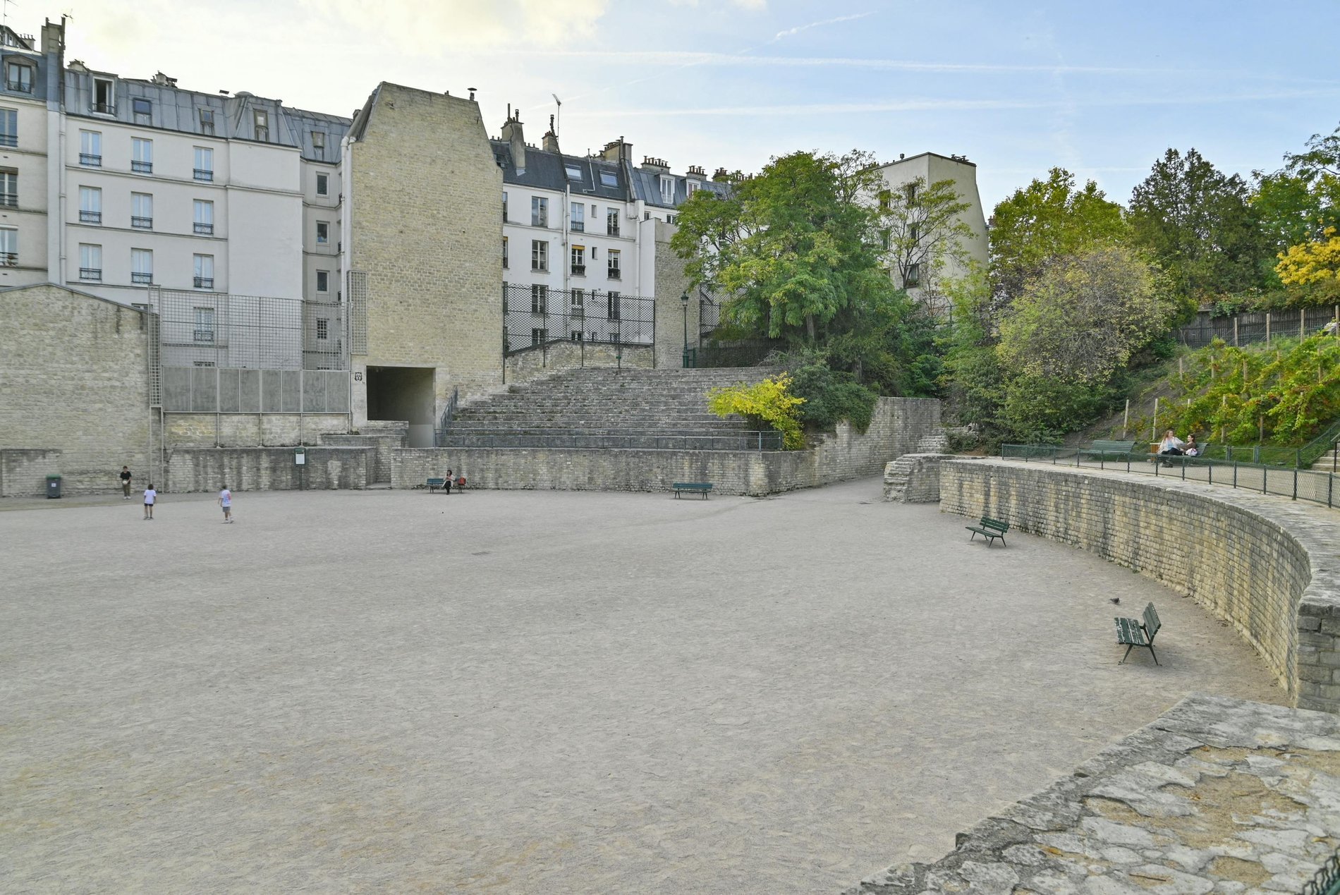 Discover the Arenes de Lutece